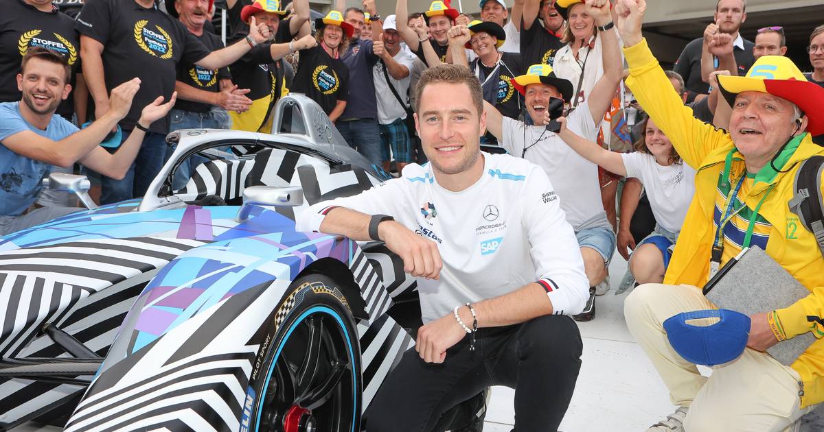 Stoffel Vandoorne groet enthousiaste fans in geboortestad na Formule E ...