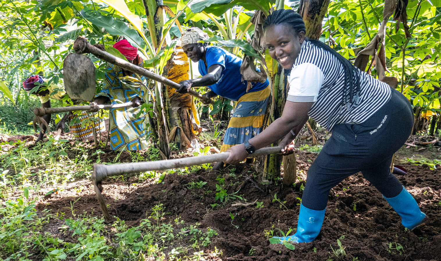 Naomi (7) kwam ‘gebroken’ ter wereld en werd verstopt, nu is ze de ...