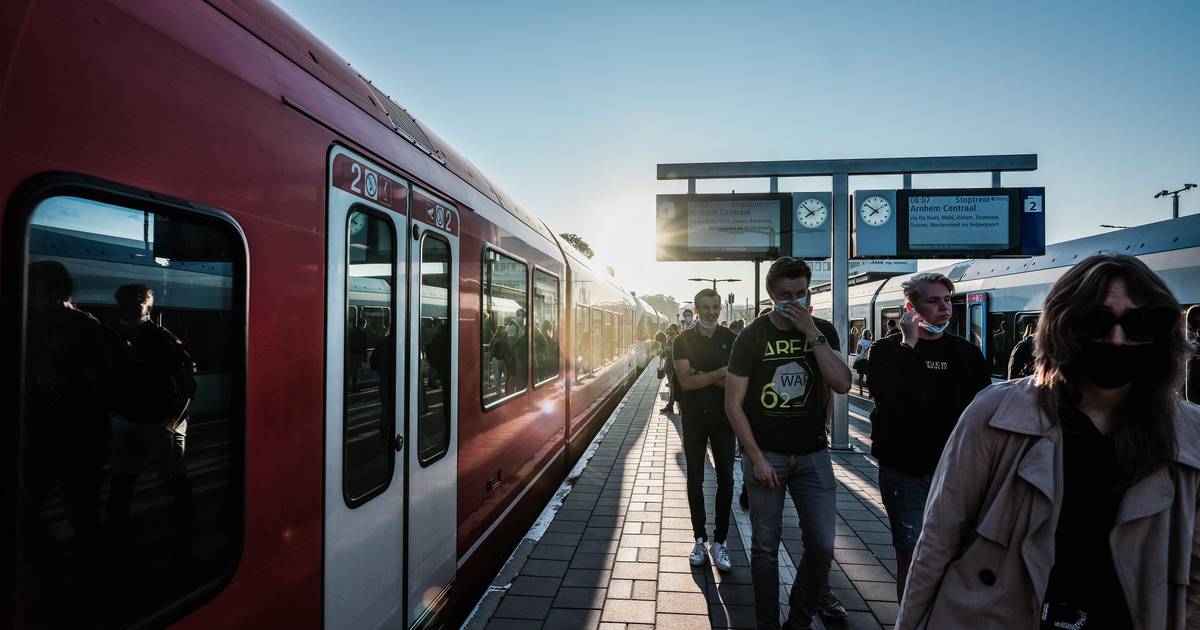 Arriva test met trein op batterij op traject Doetinchem - Zevenaar ...