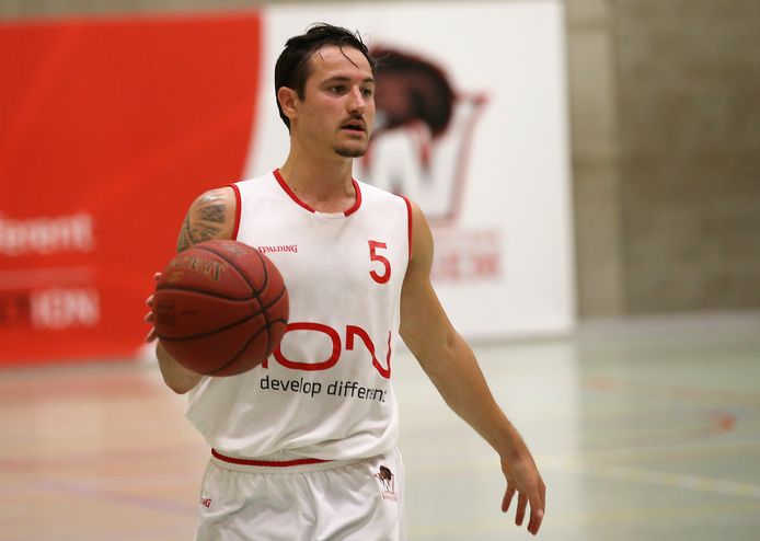 Robin Spaens staat met Waregem voor verplaatsing naar Lommel: “Niemand ...