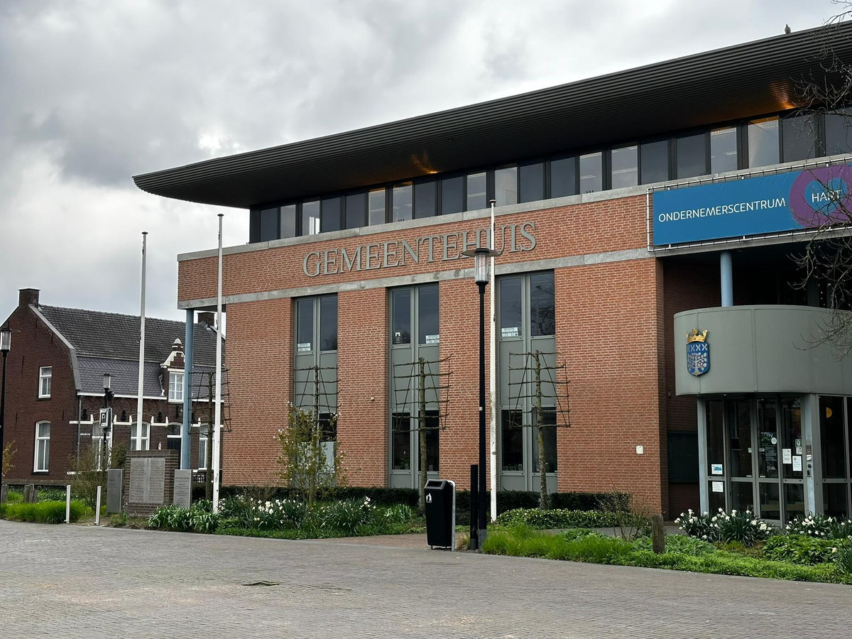 Oude raadhuis plat, nieuwbouw voor Den Domp: plan rond voor dorpshart ...