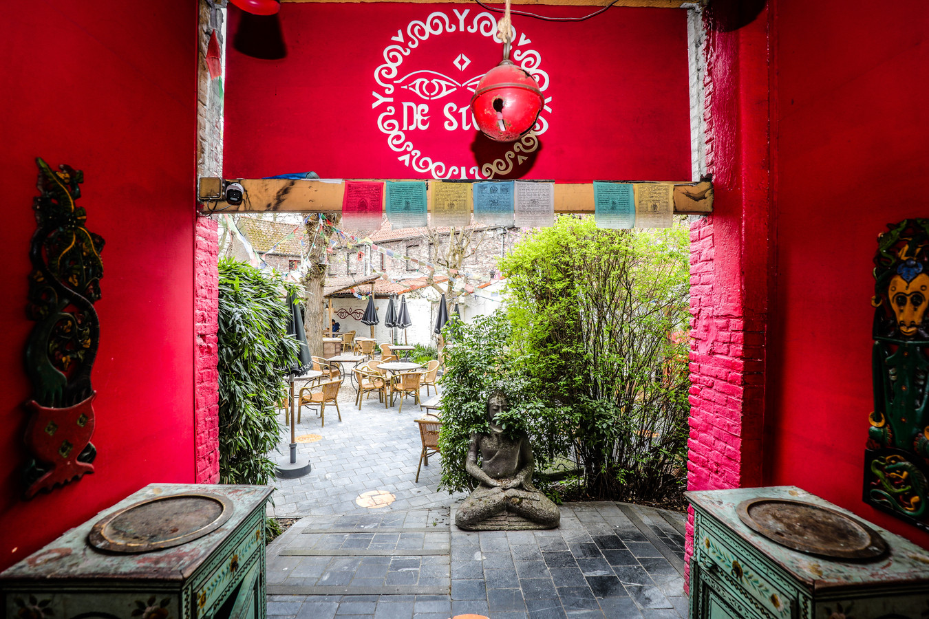 RESTOTIP. De Stoepa in Brugge: “Een streepje zonneschijn? Dan zit het ...