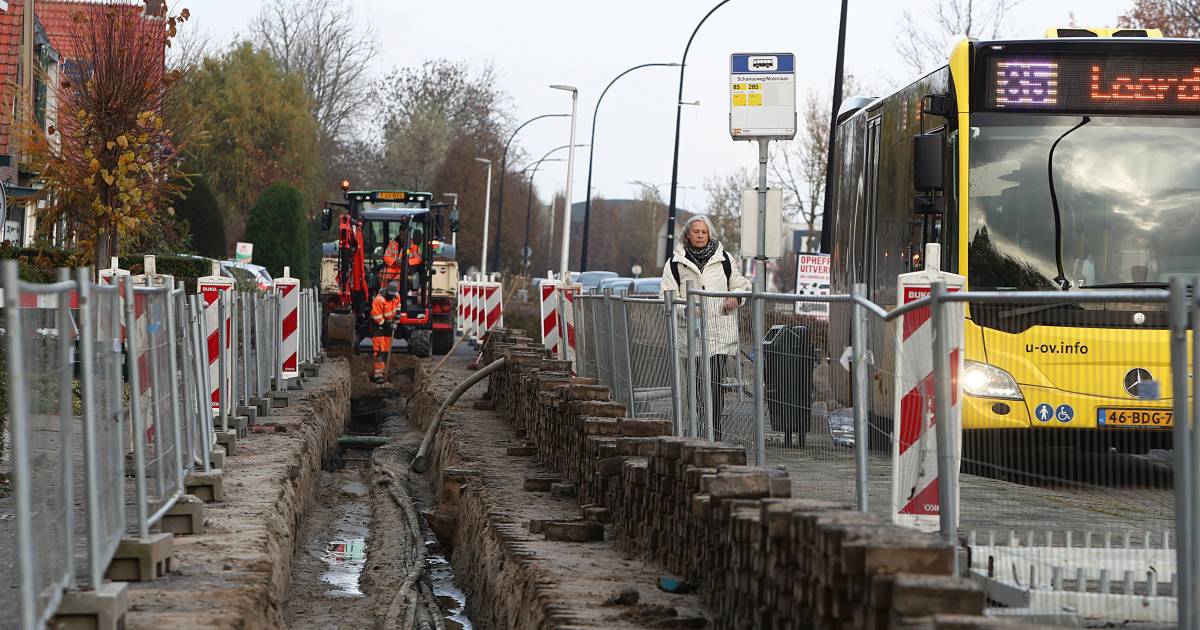 Parallelweg in Leerdam op de schop voor kilometerslange sleuf met ...
