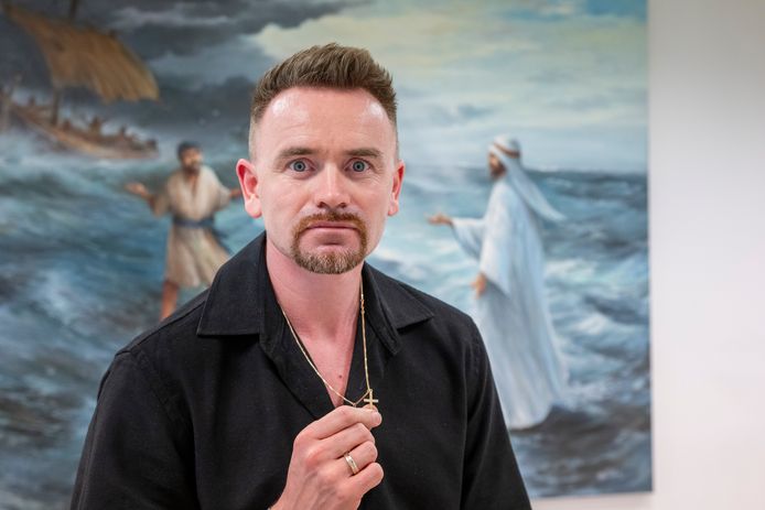 Na kritische uitlatingen over christelijke wereld is evangelist De Vos ...