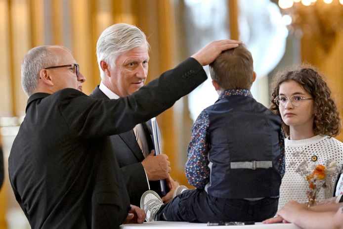 IN BEELD. Tienjarige Ernest steelt de show op het paleis: jongetje legt ...