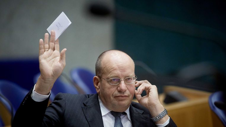 Teeven loodst gevangenisplan door Kamer | De Volkskrant