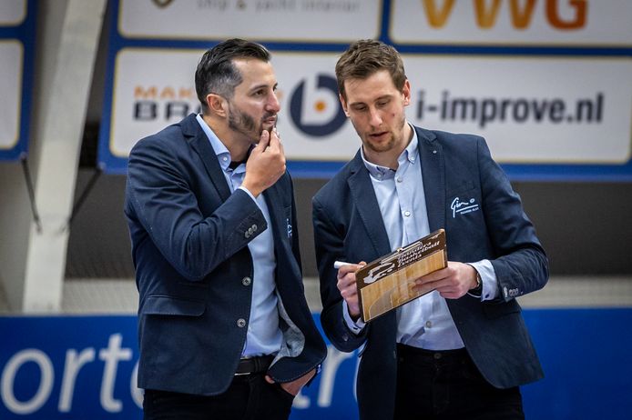 Coach Yoast United weggestuurd in heetst van de strijd: ‘Mag natuurlijk ...