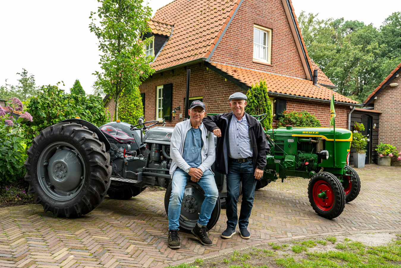 Vroeger hadden ze strijd over de trekker, nu gaan Piet (67) en Ries (66 ...