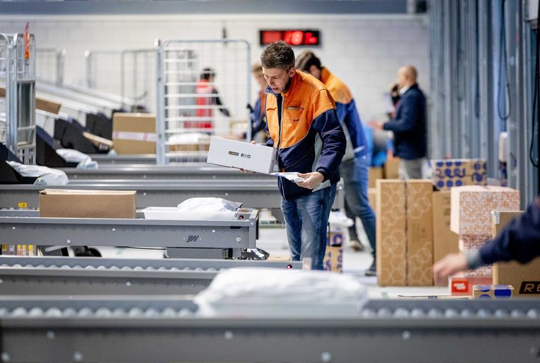 Recordaantal pakketten voor PostNL in eerste kwartaal, toch sluit ...