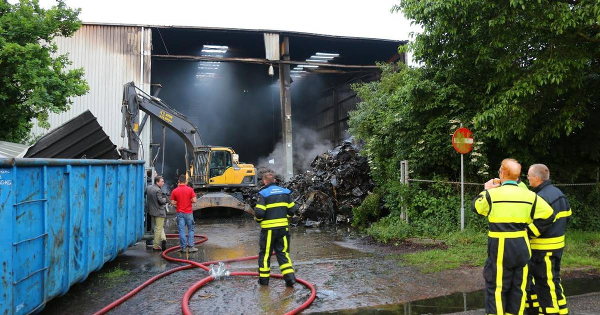 Docdata Waalwijk 3 keer ontruimd door brand bij buurman | Waalwijk | bd.nl