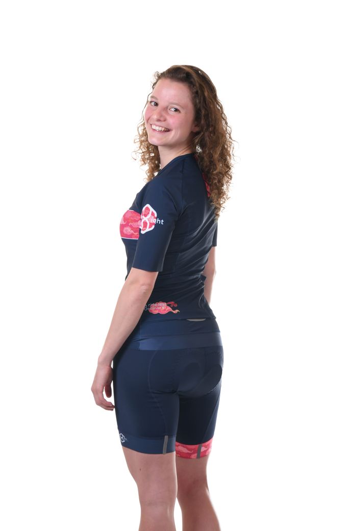 Febe Poppe (22) finaliste Miss Flandrienne: “Verliefd geworden op wielrennen tijdens ...