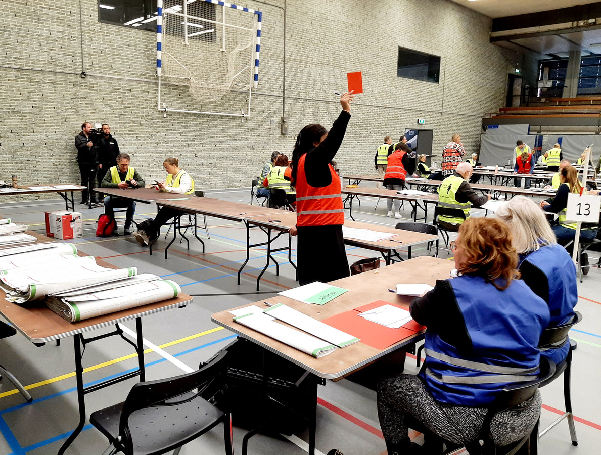 Stemmen tellen in Breda is een populaire klus: ‘We moeten soms mensen ...