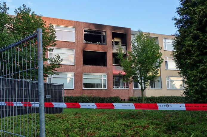 Enkele bewoners van flatgebouw in Hengelo terug in woning na uitslaande ...