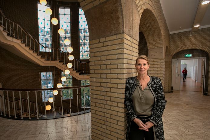 Het Luzac College Eindhoven zit eindelijk in een echte school ...