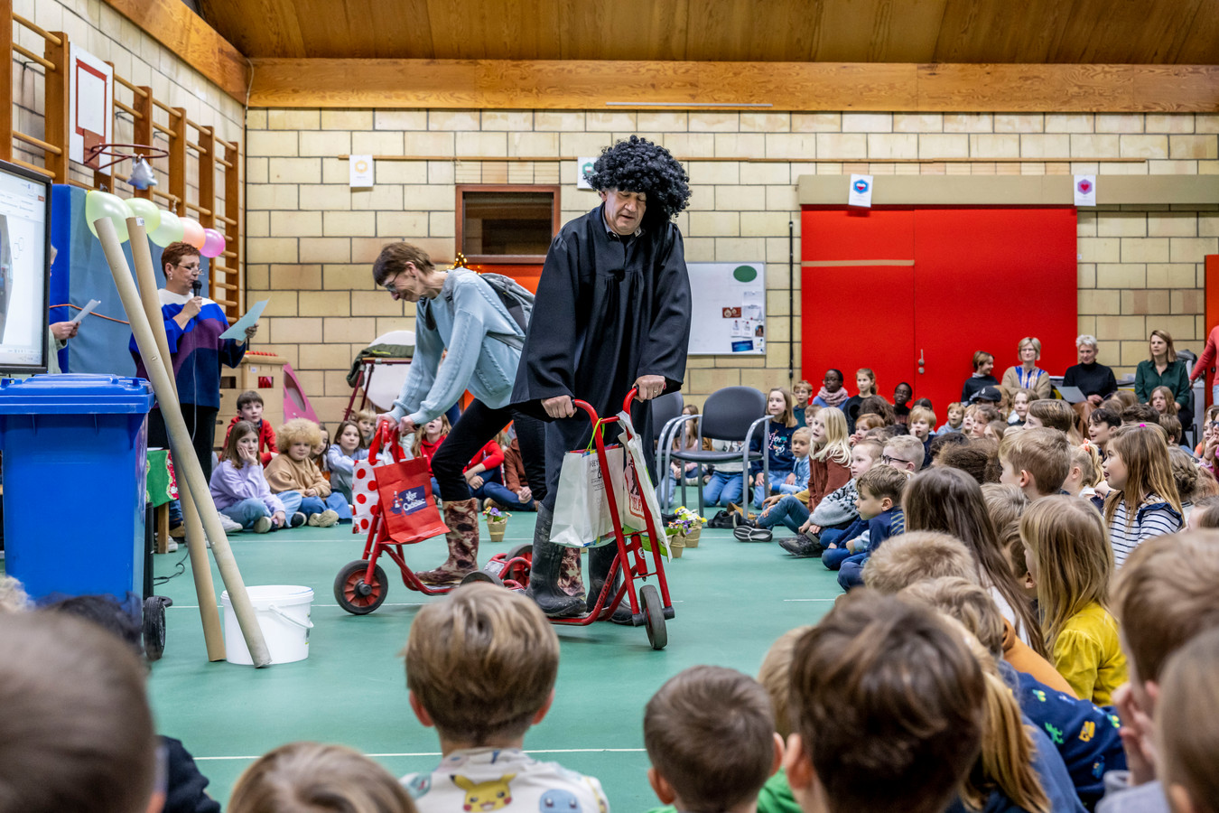 VLEK-school zwaait meester Patrick uit: pensioen wenkt na loopbaan van ...