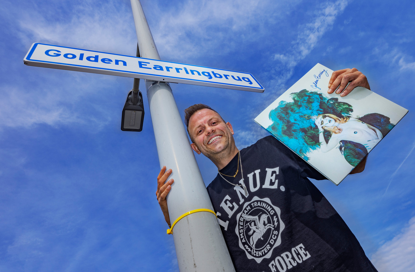 Mensen moeten gissen naar het merk van Billy The Kit z’n auto: ‘Man, ze ...