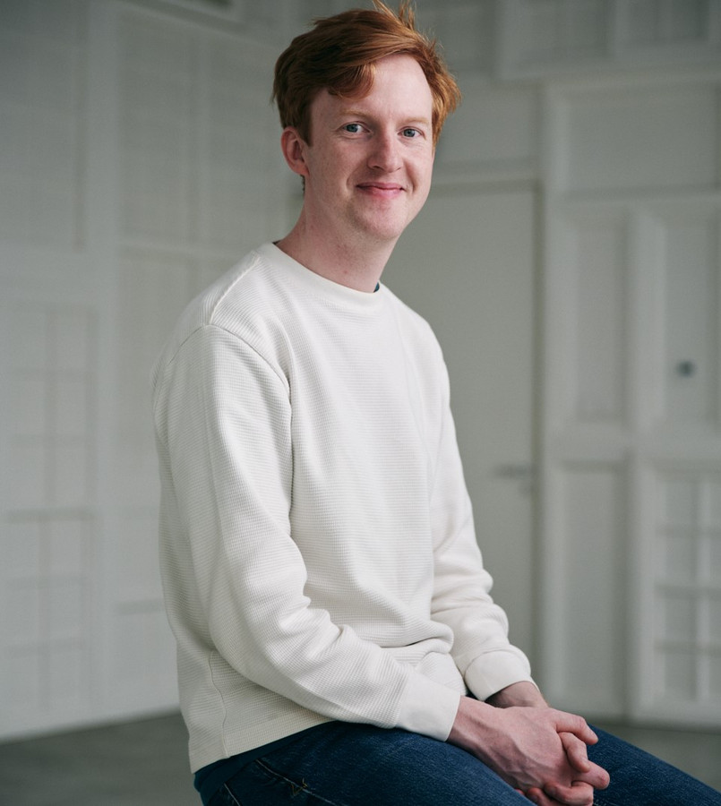 Peter Buurman duikt in nieuwe roman diep in ‘rabbit hole’: ‘Ik snap wel ...