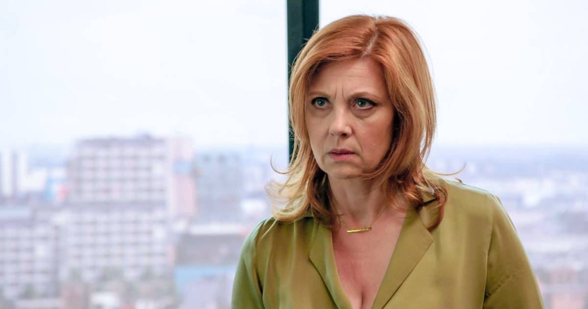 Sandrine André speelt al 10 jaar de bitchy Veronique in ‘Familie ...