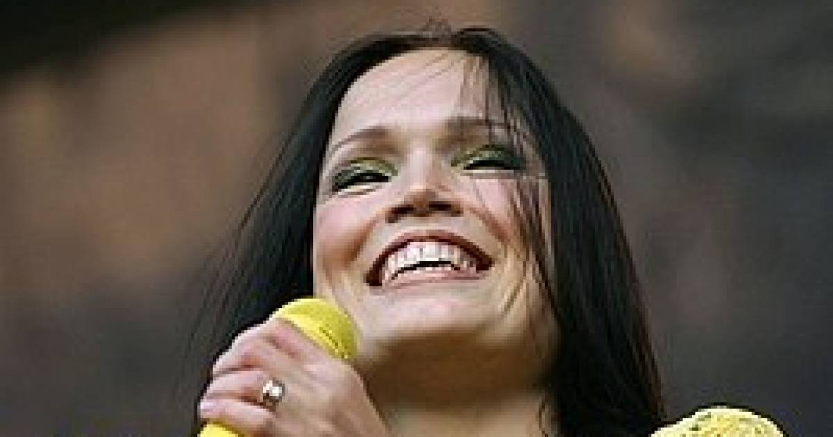 Headbangen voor het altaar: metalzangeres Tarja geeft show in ...