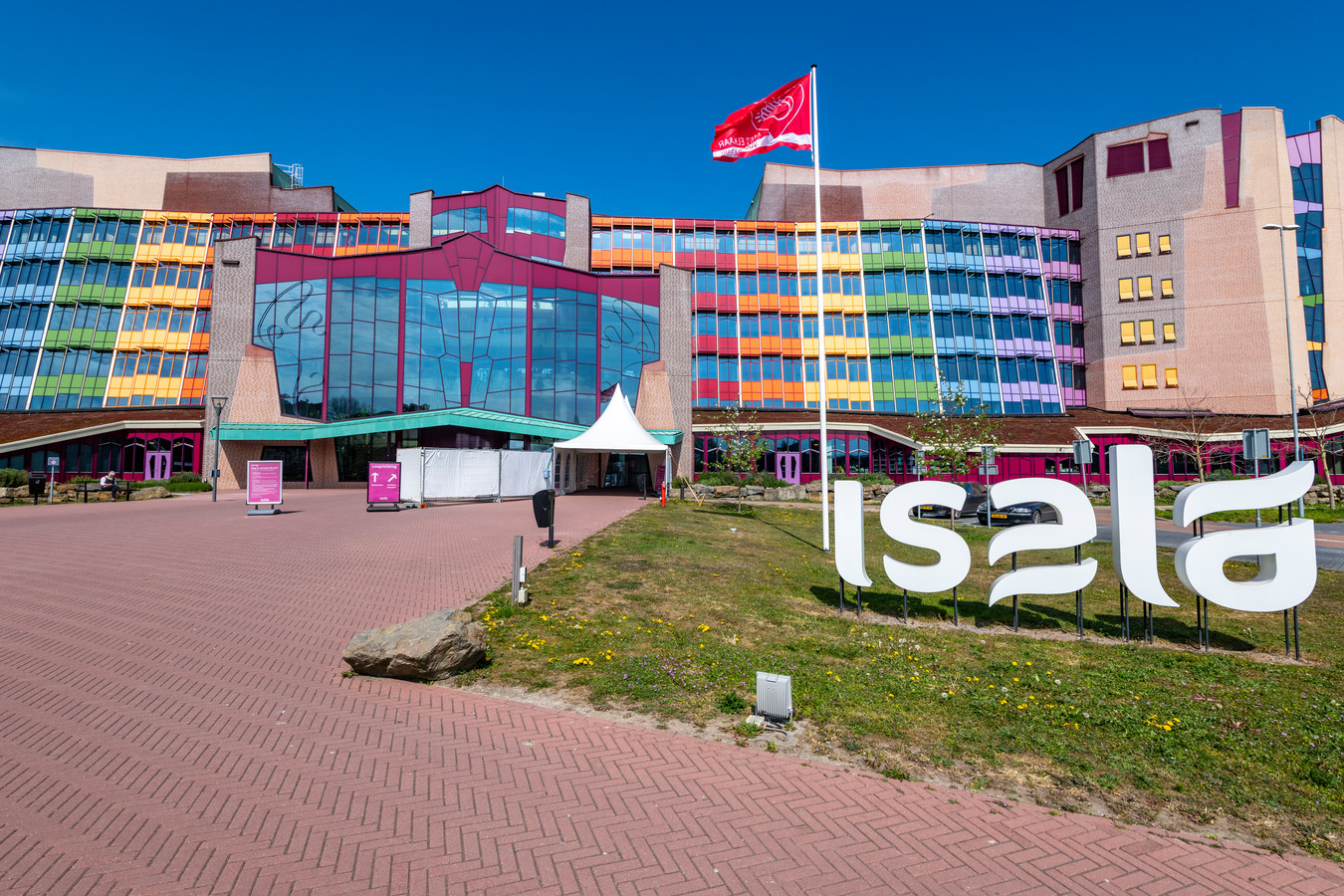 Ziekenhuis Isala in Zwolle schaalt zorg verder af en sluit ...