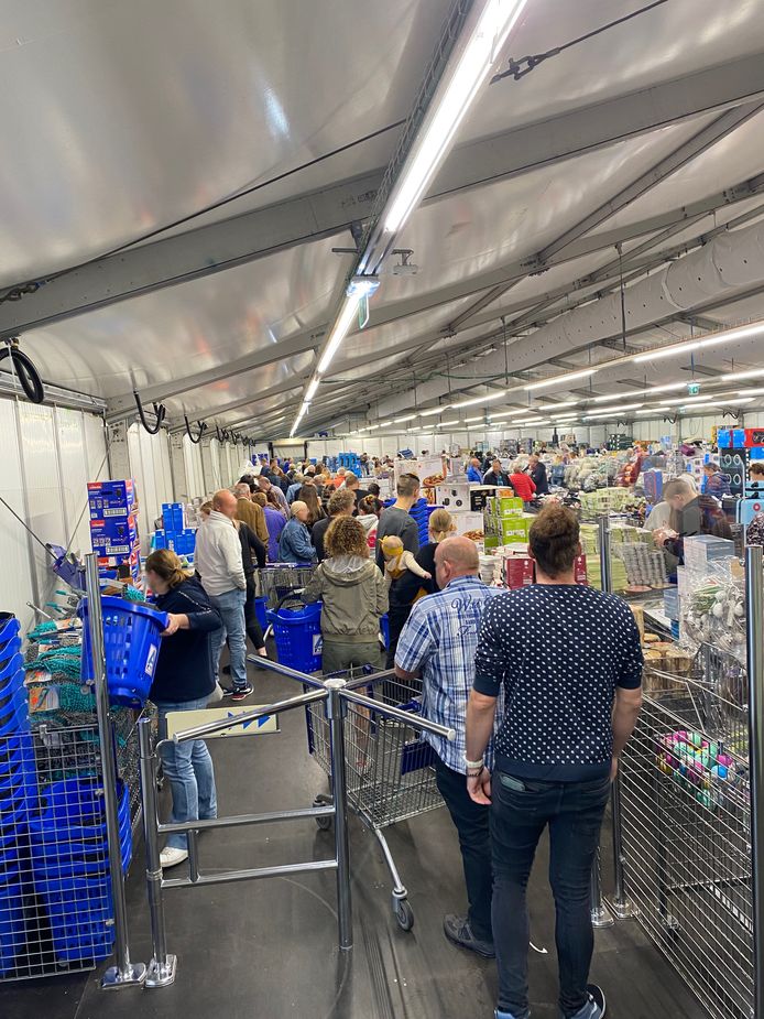 Aldi-outletstore ontvangt heel wat volk in eerste openingsweekend | Izegem | hln.be