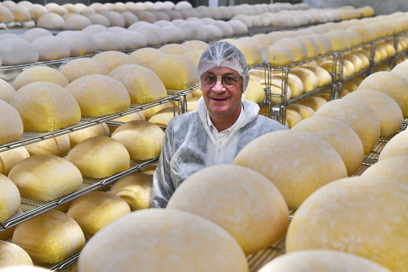 Kaasmeester Hans (62) loopt al 38 jaar tussen de bollen van Passendale ... Kaasmeester Hans (62) loopt al 38 jaar tussen de bollen van Passendale ...