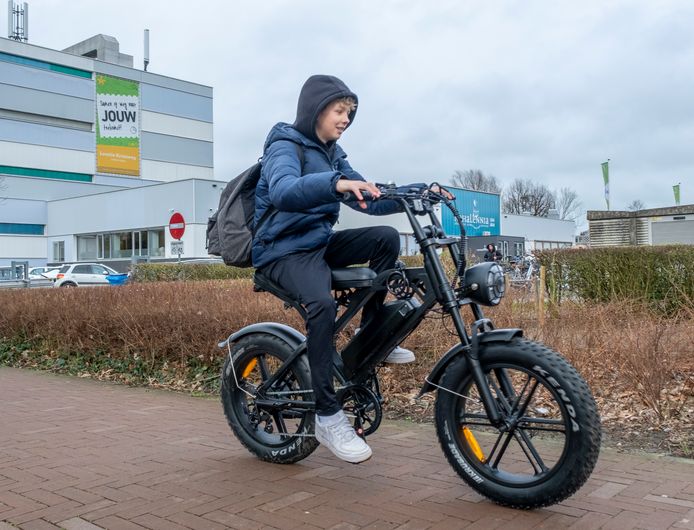 Er zoeven er steeds meer over het fietspad: fatbikes zijn populair ...