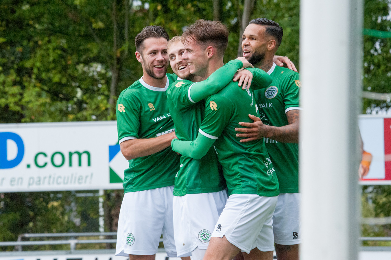 HBS koploper in de vierde divisie en Die Haghe wint met 10-0: lees hier ...