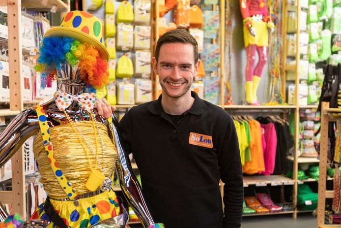 SoLow komt naar Twente: In deze feestwinkel mag je in de billen van een ...