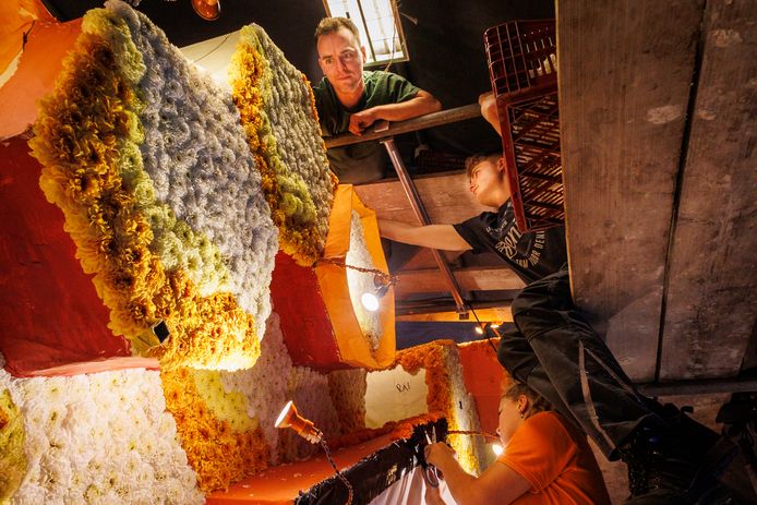 Beltiger jongeren vieren jubileum met eerste bloemengondel: ‘Het buigen ...