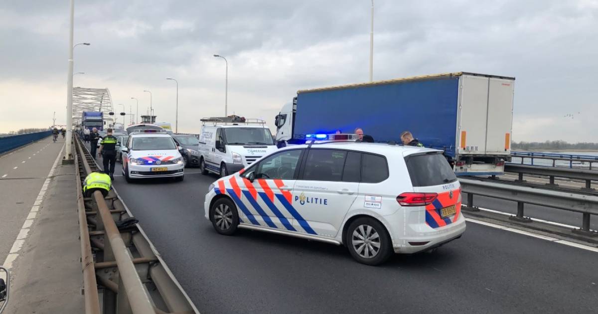 Twee Franse dieven na achtervolging aangehouden op Merwedebrug ...