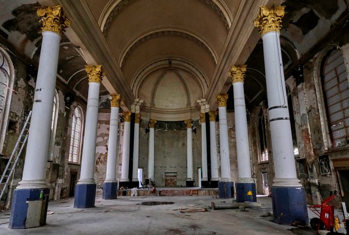 Kritiek op verbouwing Bonifatiuskerk waarbij een monumentaal raam in ...