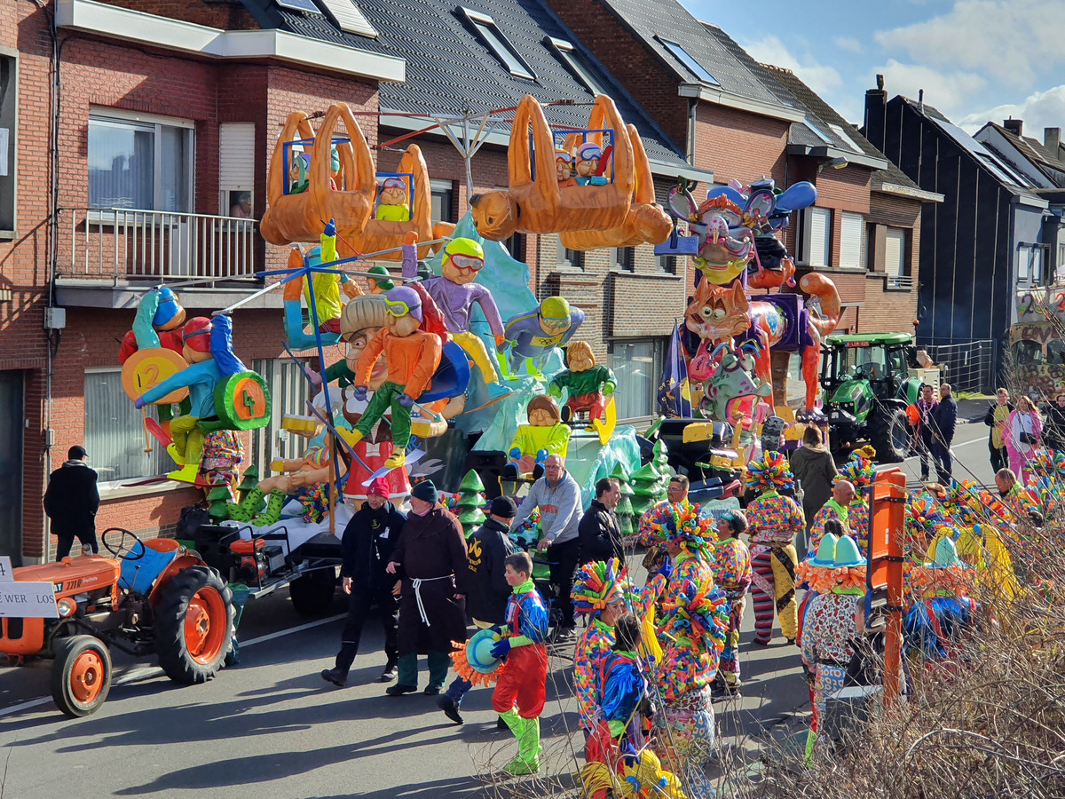 IN BEELD. Carnavalsstoet in Ossenkoppenstad | Foto | hln.be
