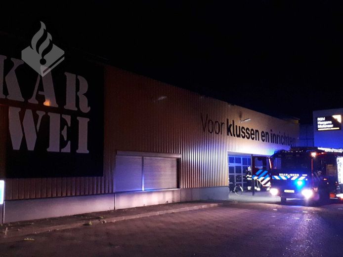 Brand in de Karwei in Uden door verfmengmachine | Uden | bd.nl