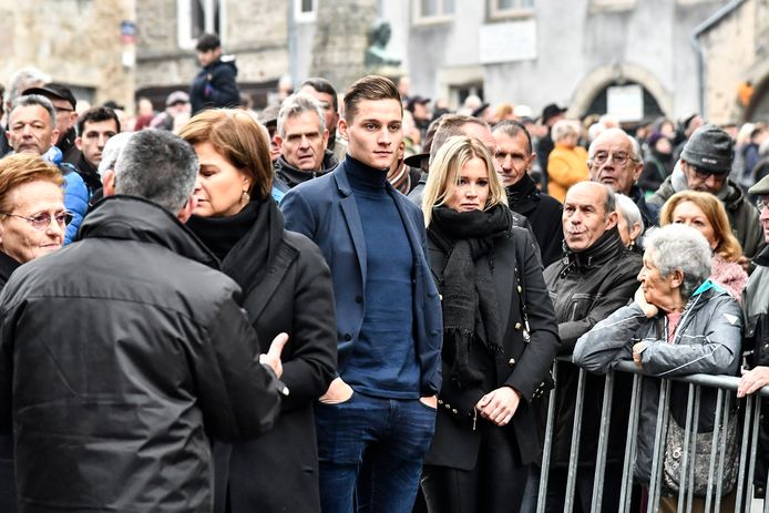 Raymond Poulidor onder grote belangstelling begraven, Van der Poel ...