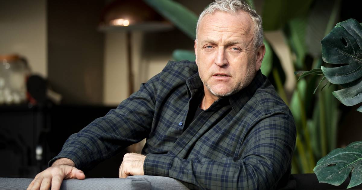 Gordon is trots als 'aap met 7 lullen' na heropening koffiezaak in ...