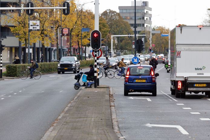 Het wordt veel drukker in Helmond, hoe komt al dat verkeer veilig door de stad? | Helmond | ed.nl