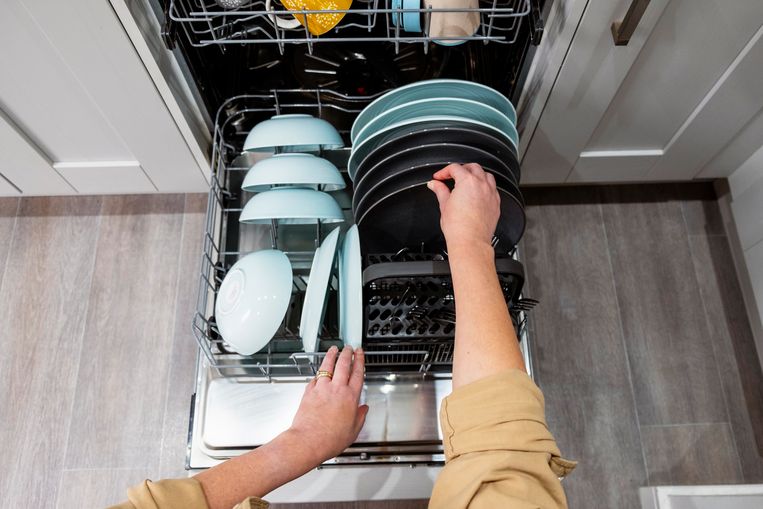 Dit is waarom je de afwas niet moet voorspoelen voordat je het in de ...
