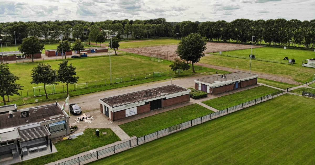Hondensoap op sportpark Overvecht-Noord zet streep door duel tussen ...