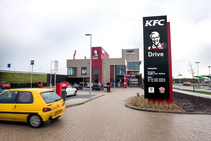 Nieuwe KFC langs de A2 zorgt voor afvalchaos in de omgeving | Utrecht ...