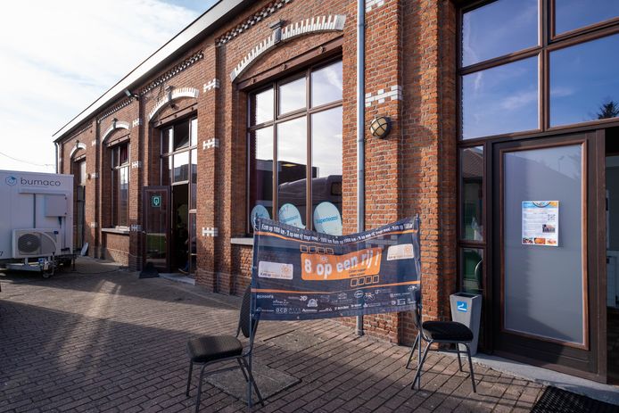 Team ‘8 op een rij!’ maakt en verkoopt 1.100 liter spaghetti voor Kom ...