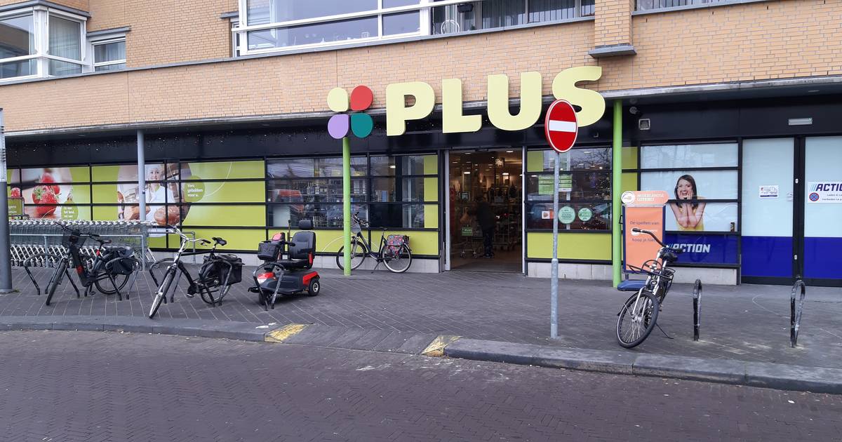 Steeds maar weer die deuren die open en dichtgaan: bij supermarkt Plus ...