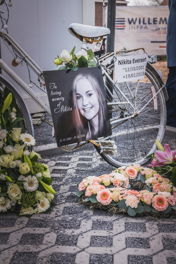 Heraanleg ‘zwart kruispunt’ waar Nikita Everaert (16) stierf eindelijk ... Heraanleg ‘zwart kruispunt’ waar Nikita Everaert (16) stierf eindelijk ...