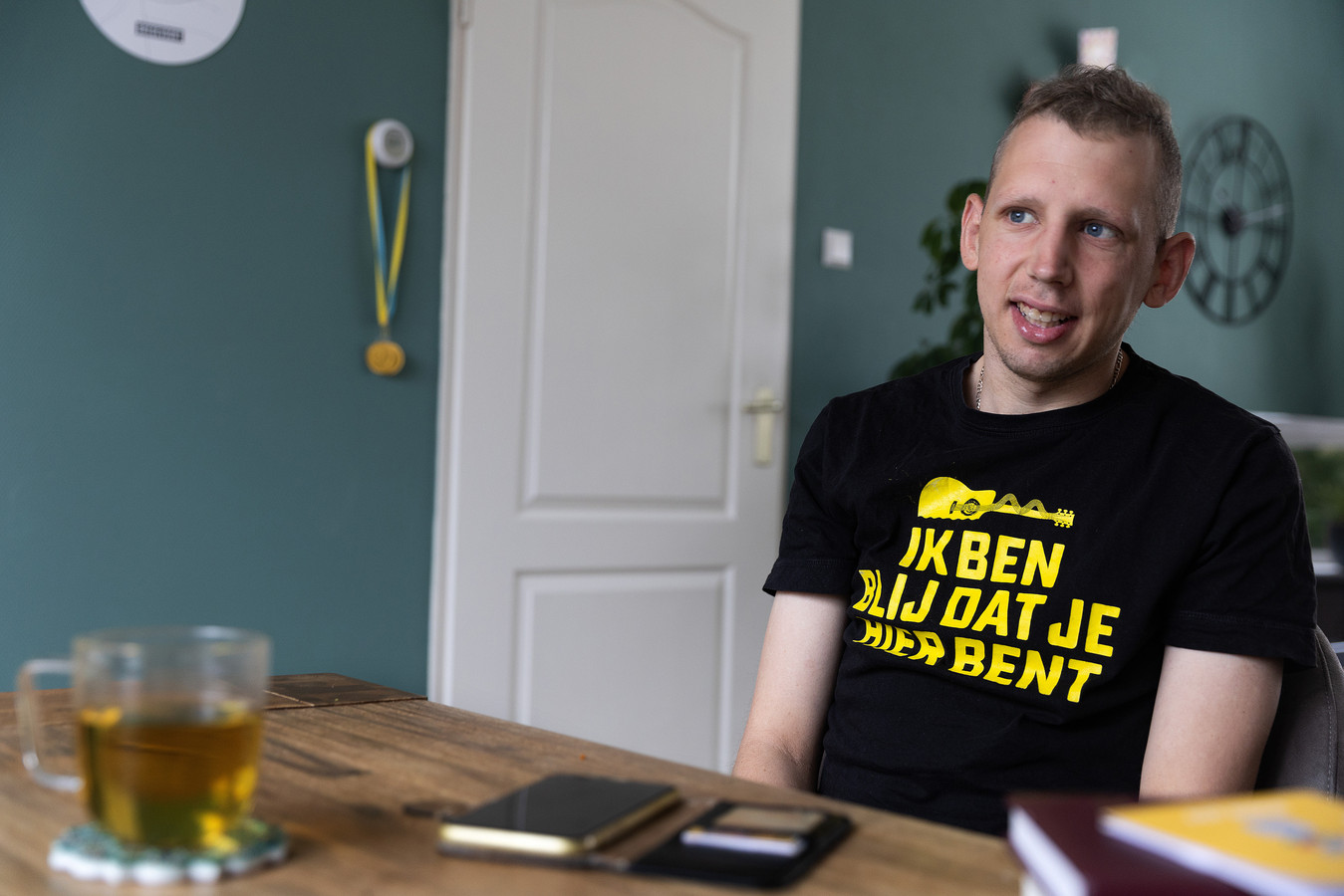 Tom is ongeneeslijk ziek en wil nog één keer Bløf zien op uitverkochte ...