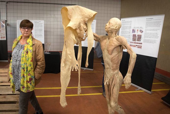 'Illegale lijken' in Honigcomplex roepen dubbel gevoel op bij bezoekers ...