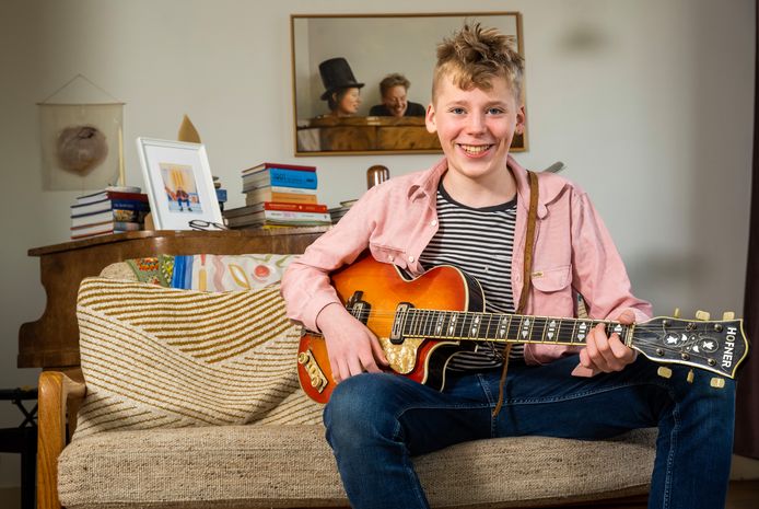 Elf maanden na overlijden van z'n vader staat Wolf Rot voor het eerst ...