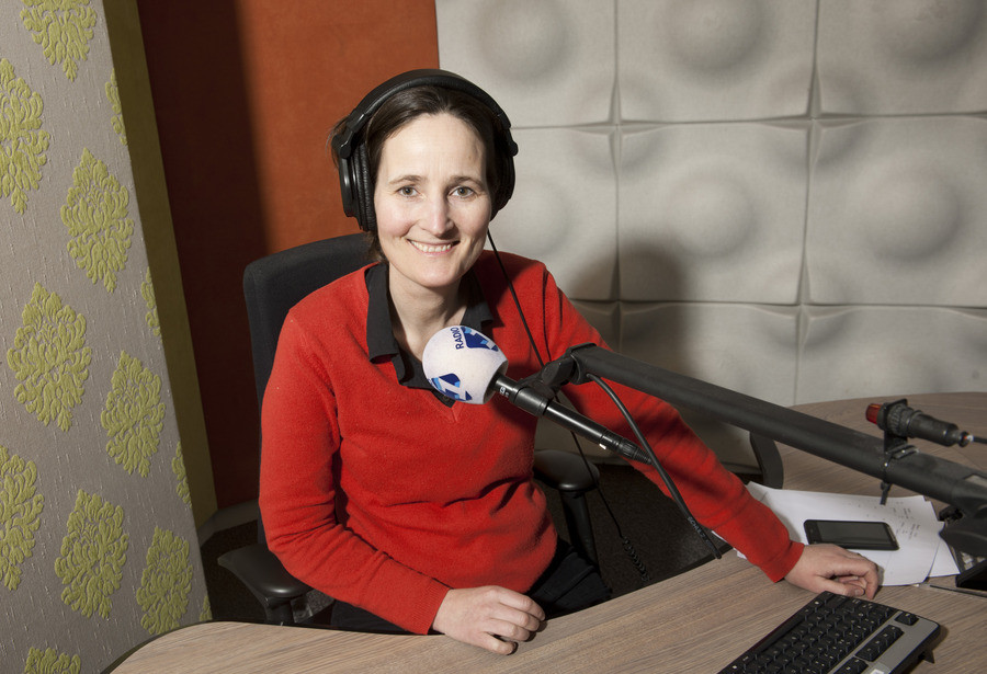 Stoelendans onder presentatoren bij het Radio 1 Journaal | Foto | AD.nl