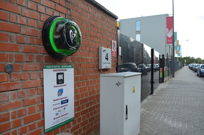 Hartencollege-vestiging Onderwijslaan huldigt AED-toestel officieel in ...