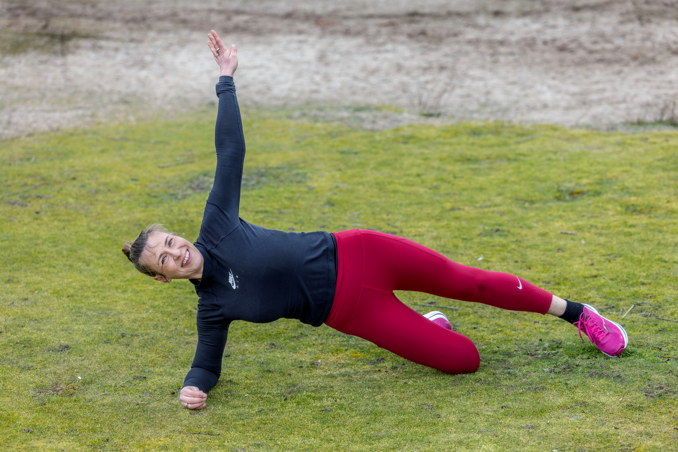 Last van je rug? Met deze 7 oefeningen verminder je rugpijn | Foto | AD.nl
