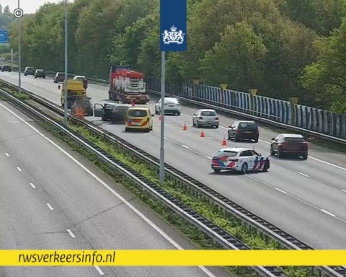 Twee rijstroken dicht na ongeval tussen drie auto's op A58 bij Tilburg | 112 nieuws Tilburg | bd.nl